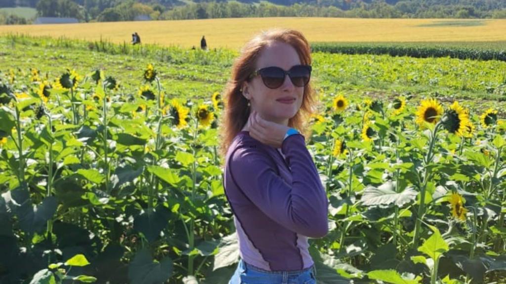 Thirty-year-old with APS type 1 advocates for her community | Immune ...